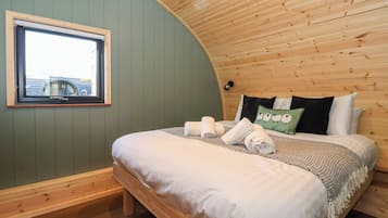 1 quarto, com decoração personalizada, com mobília individualizada
