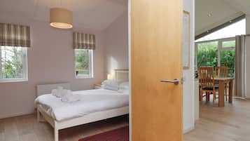 2 quartos, com decoração personalizada, com mobília individualizada