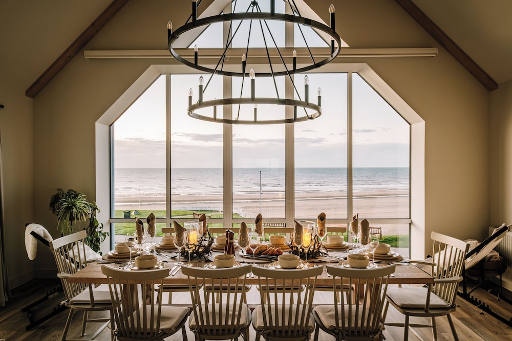 Calm Waters Luxury Beach House - Bridlington