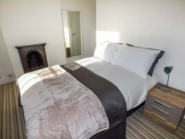 2 quartos, com decoração personalizada, com mobília individualizada