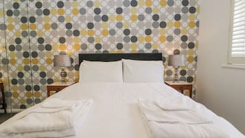 2 quartos, individualmente decorados, individualmente mobiliados