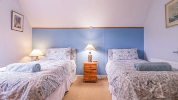 2 quartos, com decoração personalizada, com mobília individualizada