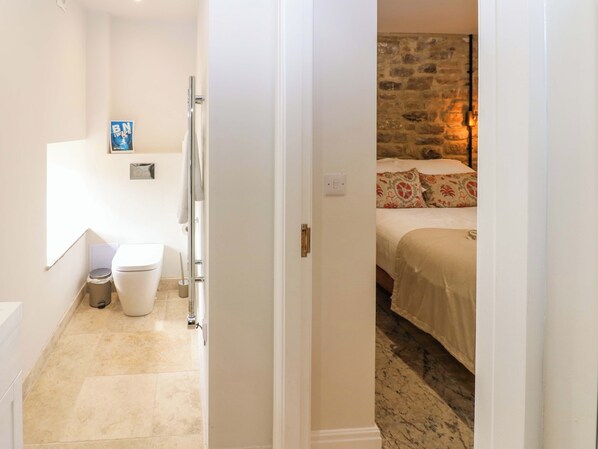 2 quartos, individualmente decorados, individualmente mobiliados