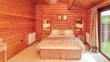 2 quartos, com decoração personalizada, com mobília individualizada