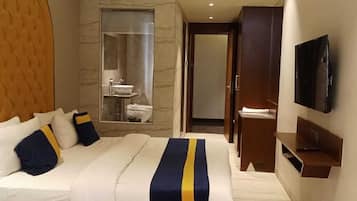 Quarto superior | Banheiro | Chuveiro, toalhas de banho, sabonete, shampoo