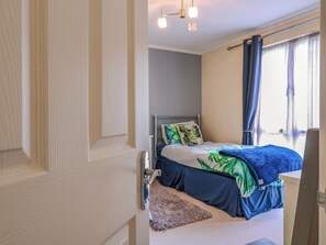 3 quartos, com decoração personalizada, com mobília individualizada
