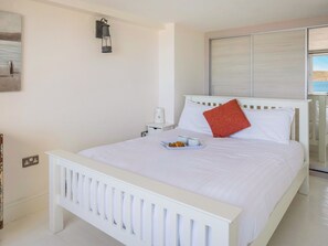 2 quartos, individualmente decorados, individualmente mobiliados