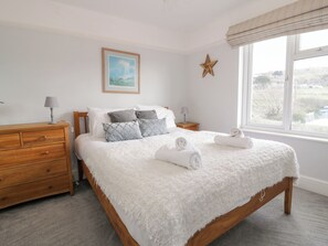 4 quartos, com decoração personalizada, com mobília individualizada 