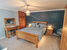 3 quartos, com decoração personalizada, com mobília individualizada 