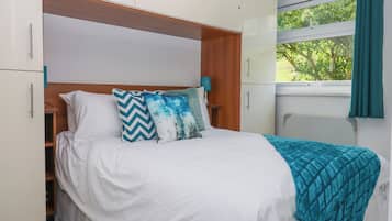 2 quartos, com decoração personalizada, com mobília individualizada
