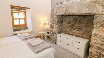 4 quartos, com decoração personalizada, com mobília individualizada