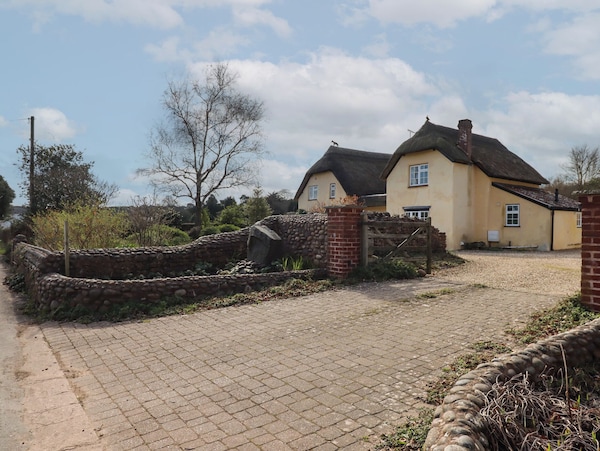 Badger's Den - Budleigh Salterton