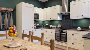 Lava-louças, talheres/pratos/utensílios de cozinha