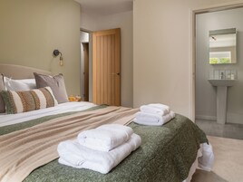 3 quartos, individualmente decorados, individualmente mobiliados