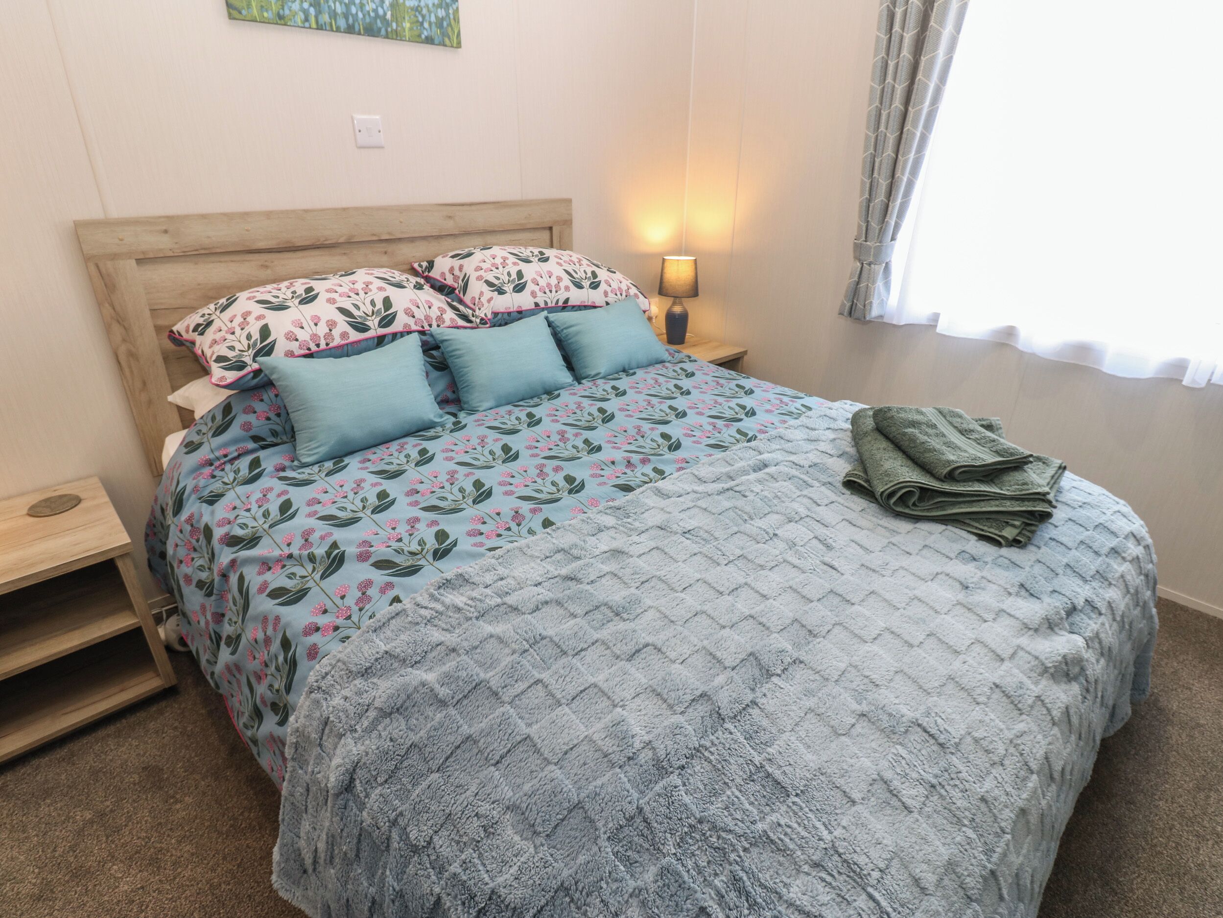 2 quartos, individualmente decorados, individualmente mobiliados