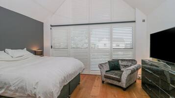 4 quartos, com decoração personalizada, com mobília individualizada