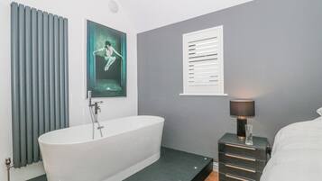 4 quartos, com decoração personalizada, com mobília individualizada