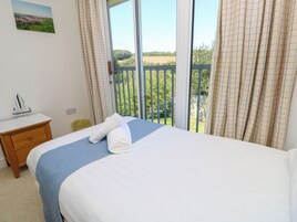 3 quartos, individualmente decorados, individualmente mobiliados