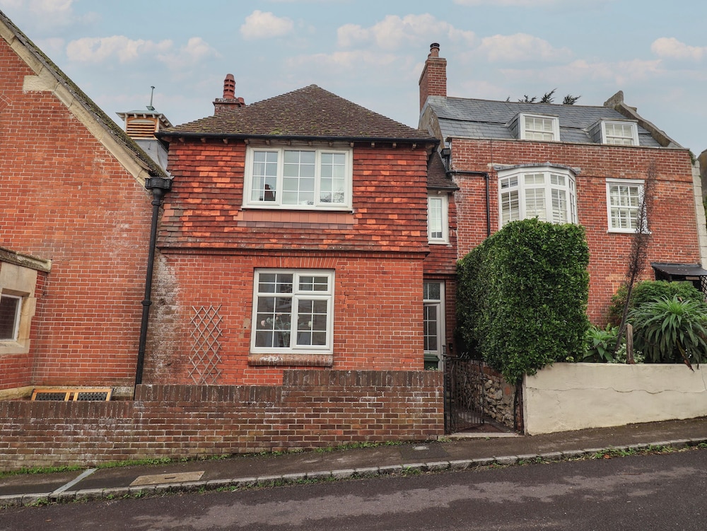 18 Chamberlaine Road - Weymouth
