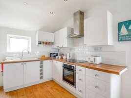 Geladeira, chaleira elétrica, torradeira