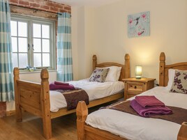 2 quartos, individualmente decorados, individualmente mobiliados