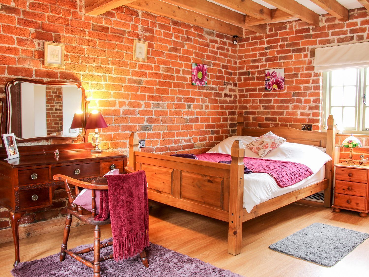 4 quartos, com decoração personalizada, com mobília individualizada 
