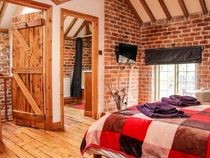 4 quartos, com decoração personalizada, com mobília individualizada