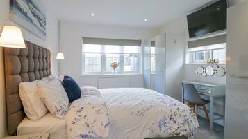 2 quartos, com decoração personalizada, com mobília individualizada