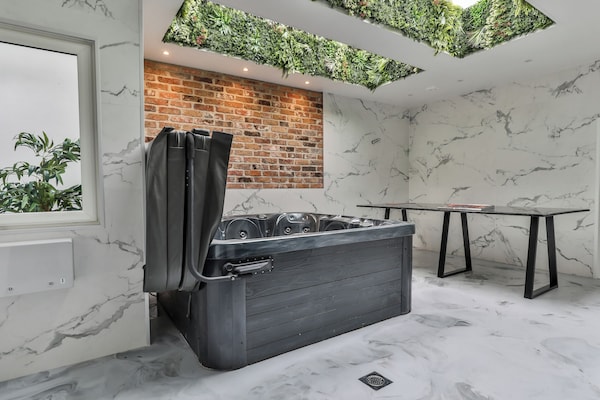 23 Trafalgar Square - Scarborough