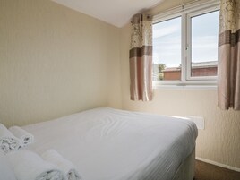 2 quartos, individualmente decorados, individualmente mobiliados