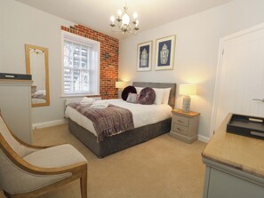 2 quartos, individualmente decorados, individualmente mobiliados