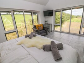 5 quartos, individualmente decorados, individualmente mobiliados