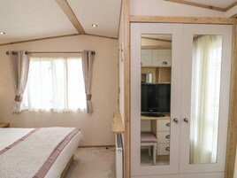 3 quartos, com decoração personalizada, com mobília individualizada 