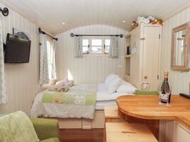 1 quarto, individualmente decorados, individualmente mobiliados