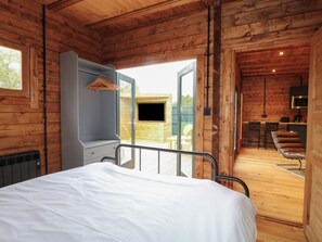 2 quartos, individualmente decorados, individualmente mobiliados