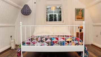 1 quarto, com decoração personalizada, com mobília individualizada