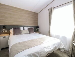 2 quartos, individualmente decorados, individualmente mobiliados