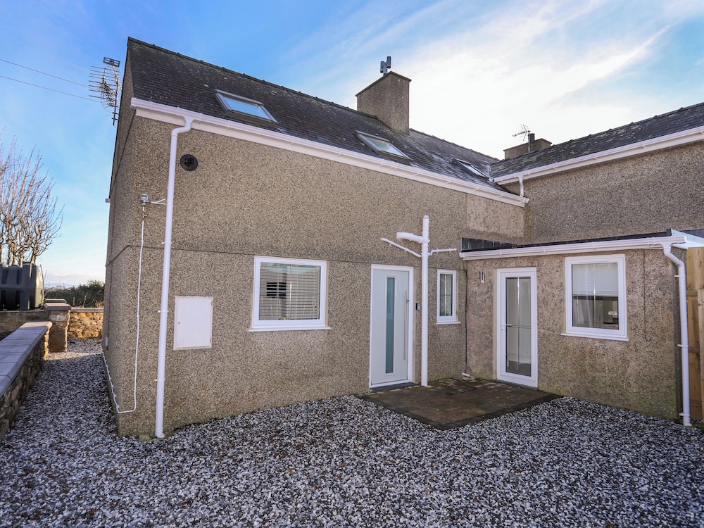 Ty'n Ffridd Bach - Gwynedd