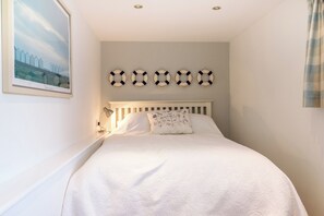 4 quartos, com decoração personalizada, com mobília individualizada 
