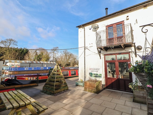 Quayside Apartment - Nantwich