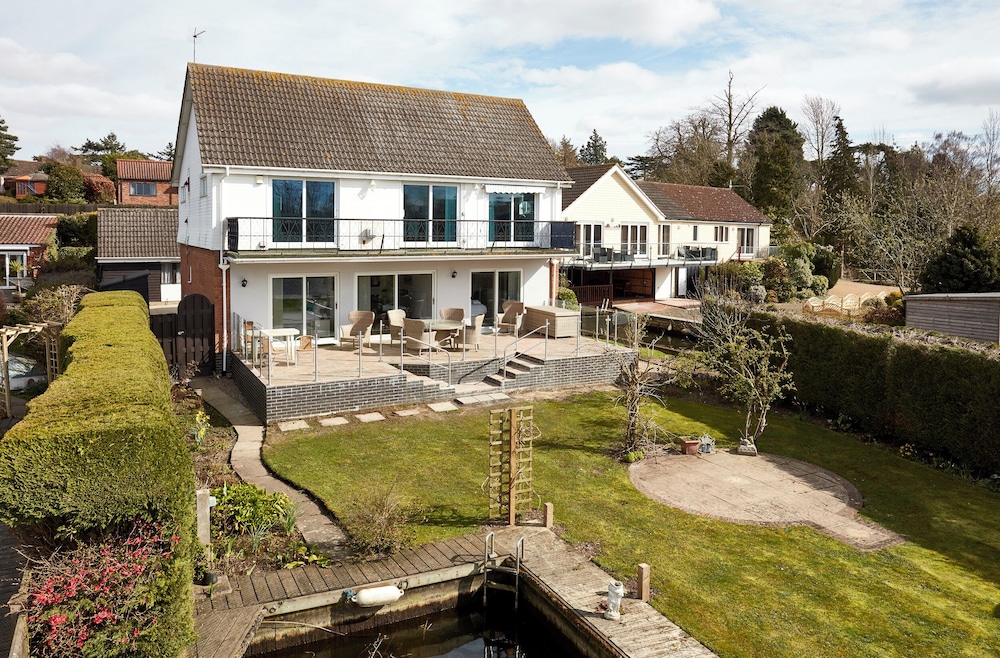 White Gables - Horning