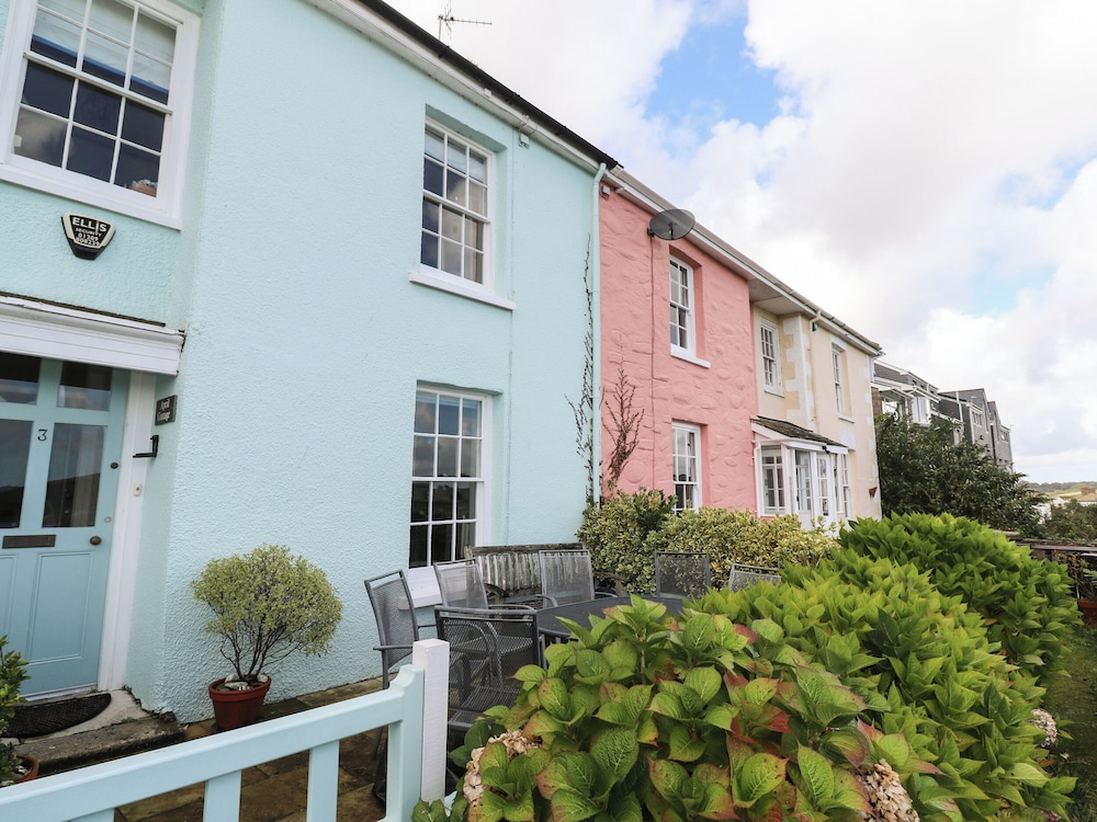 April Cottage - Falmouth
