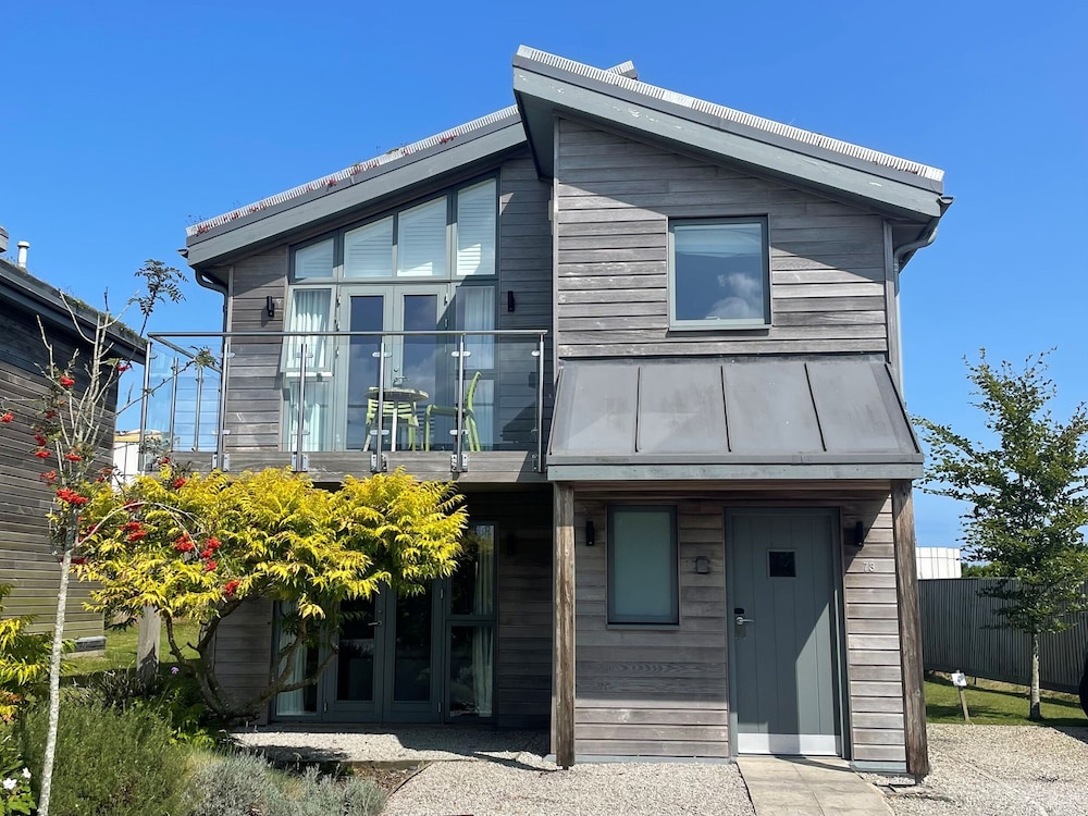 Una, Lodge 73 - Carbis Bay