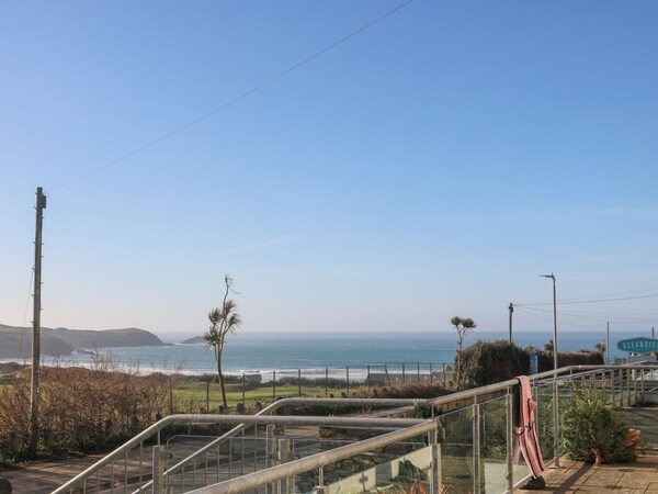 5 Fistral Waves - Newquay