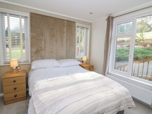 2 quartos, com decoração personalizada, com mobília individualizada