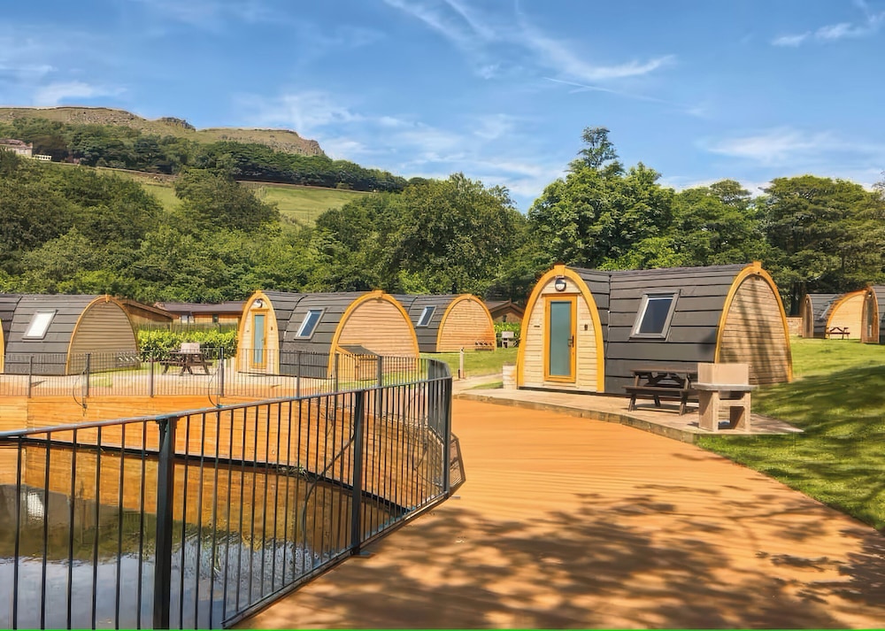 Lakeside Pods - Pets Welcome - Derbyshire