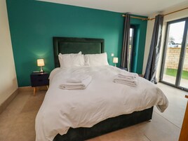 3 quartos, com decoração personalizada, com mobília individualizada 