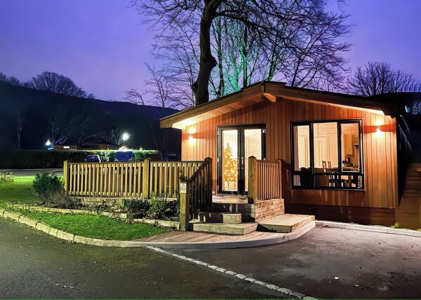 Dovestone Luxury Lodges - Pet Free - West Yorkshire