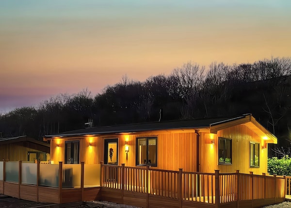 Dovestone Luxury Lodges - Pets Welcome - Cheshire