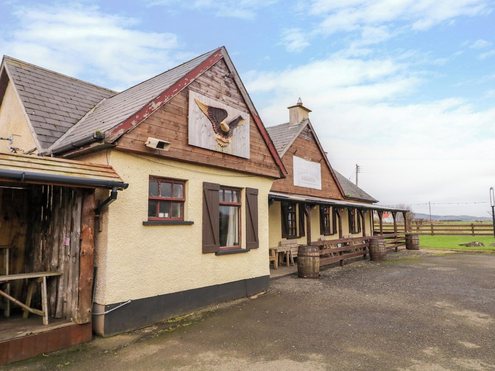 Apache Falls Lodge - Northern Ireland